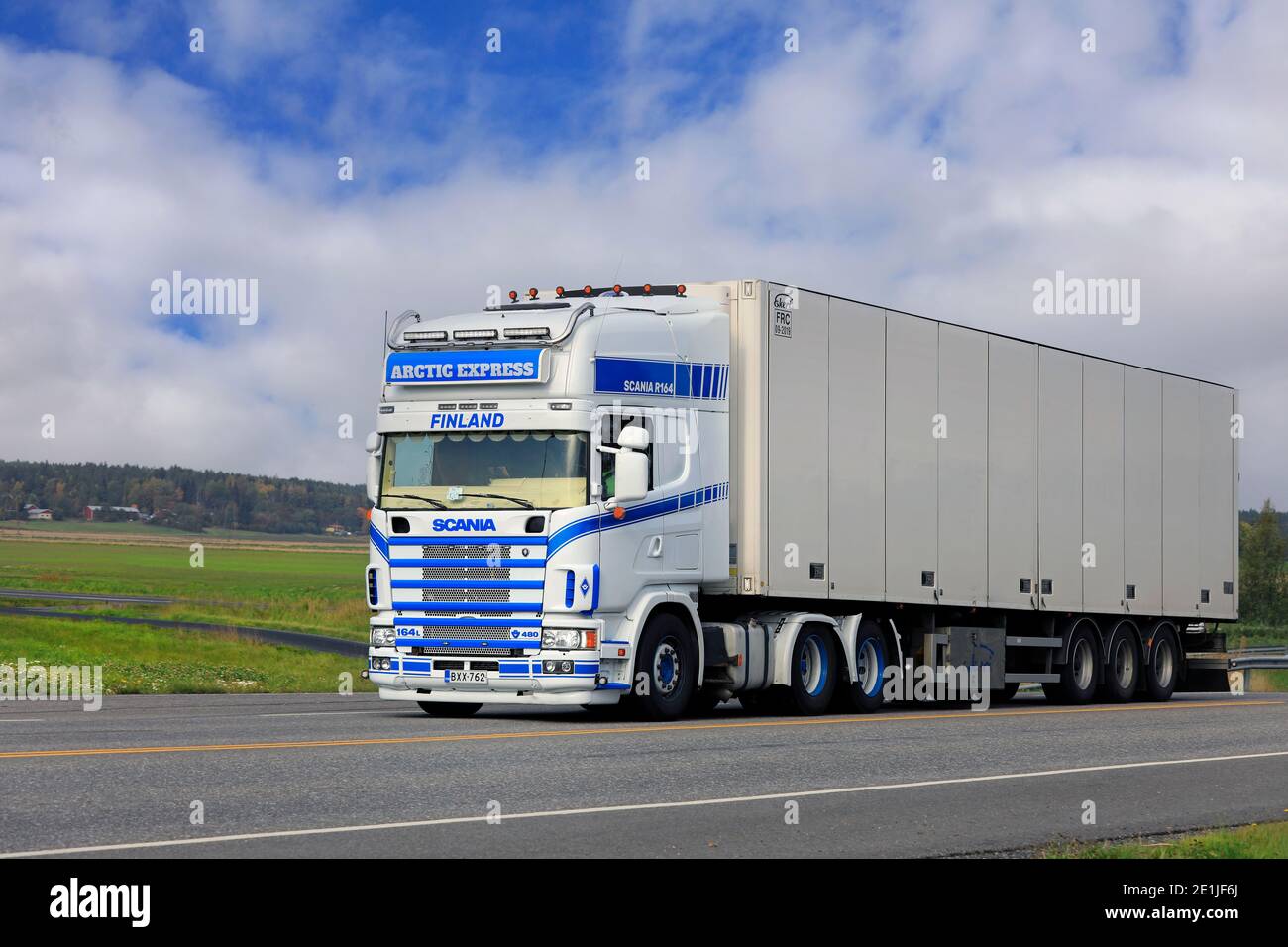 Beautiful blue white Scania 164L 480 of Arctic Express pulling FRC ...