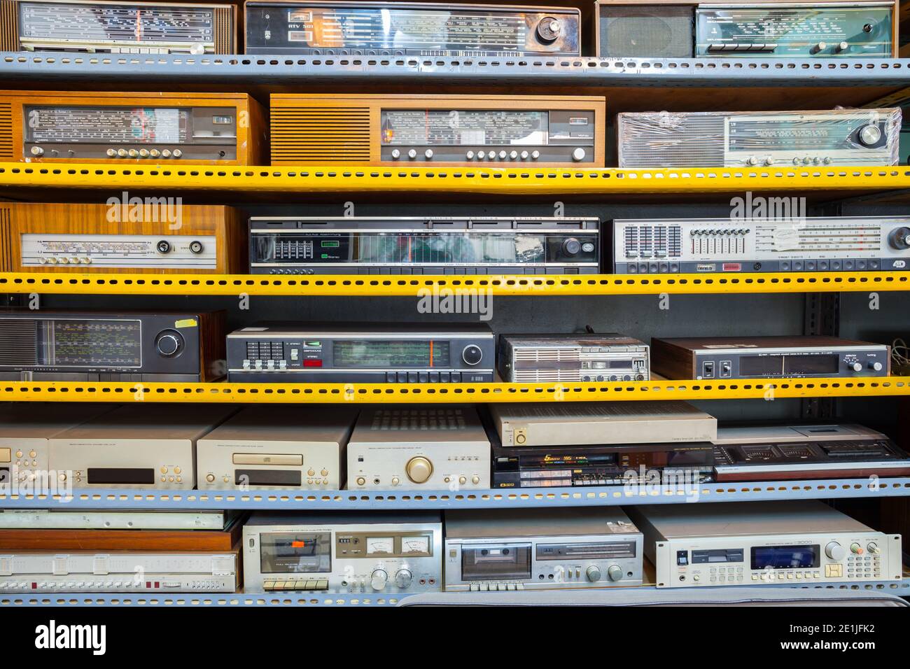 Old sterio entertainment equipment Stock Photo - Alamy