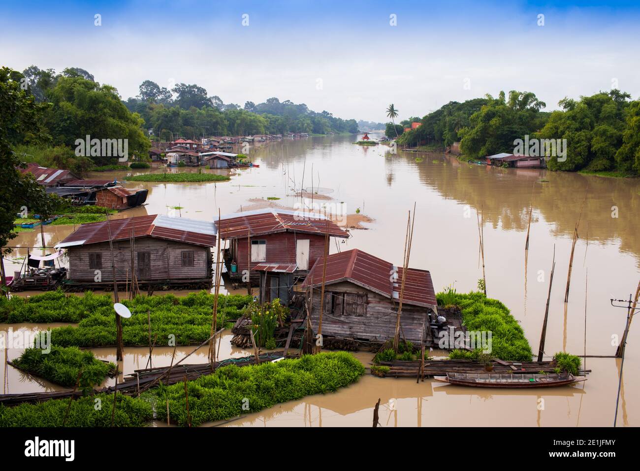 Floating wooden house village on river Stock Photo - Alamy