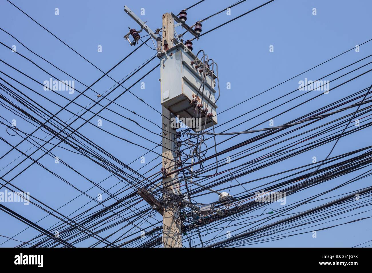 Steel cable connection post hi-res stock photography and images - Alamy