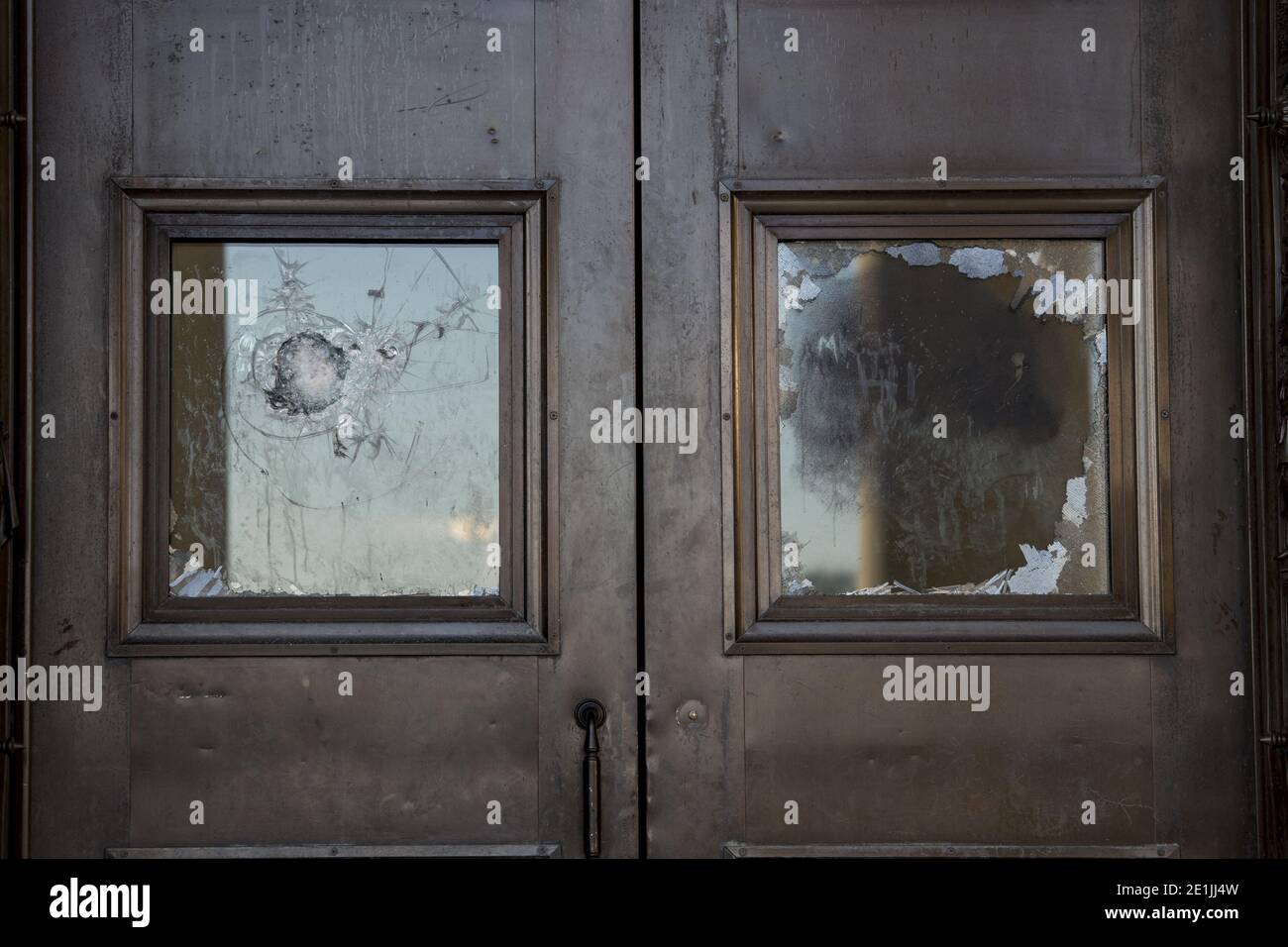 Capitol riot hi-res stock photography and images - Alamy