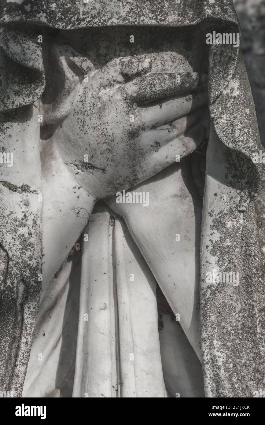 Old White marble statue of woman crying. Despair Stock Photo - Alamy