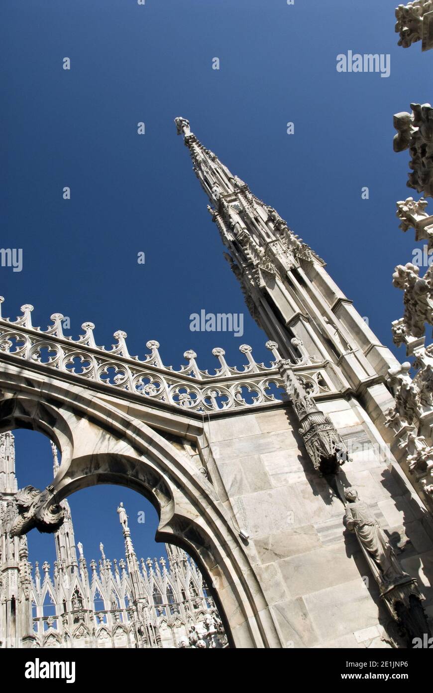 Duomo flying buttress milan hi-res stock photography and images - Alamy