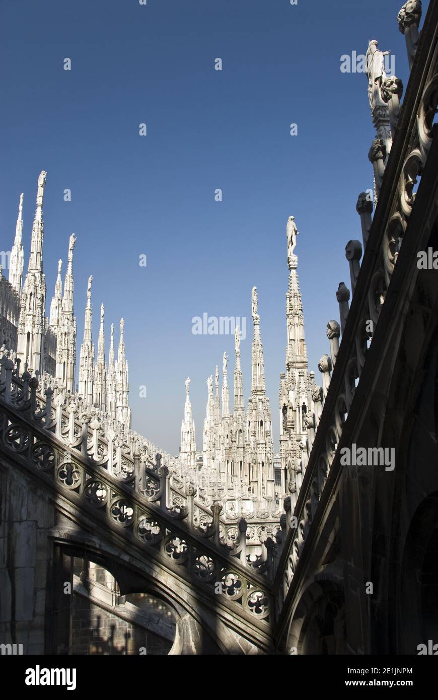 Duomo flying buttress milan hi-res stock photography and images - Alamy