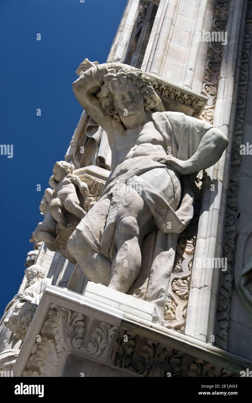 Sculptures of saints and Biblical figures on the facade of Milan ...