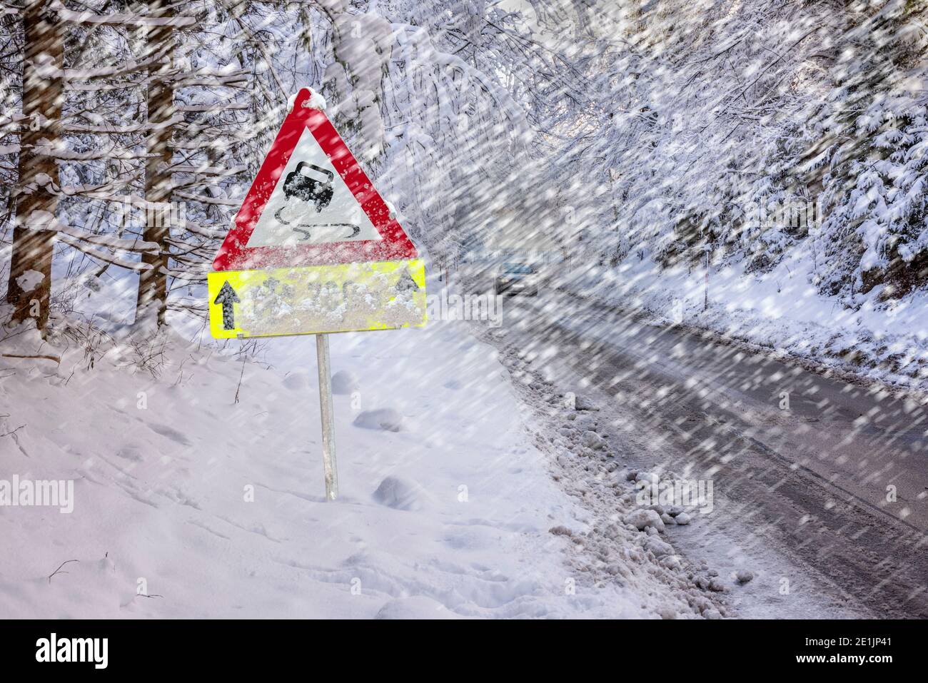 Car skidding sign hi-res stock photography and images - Alamy