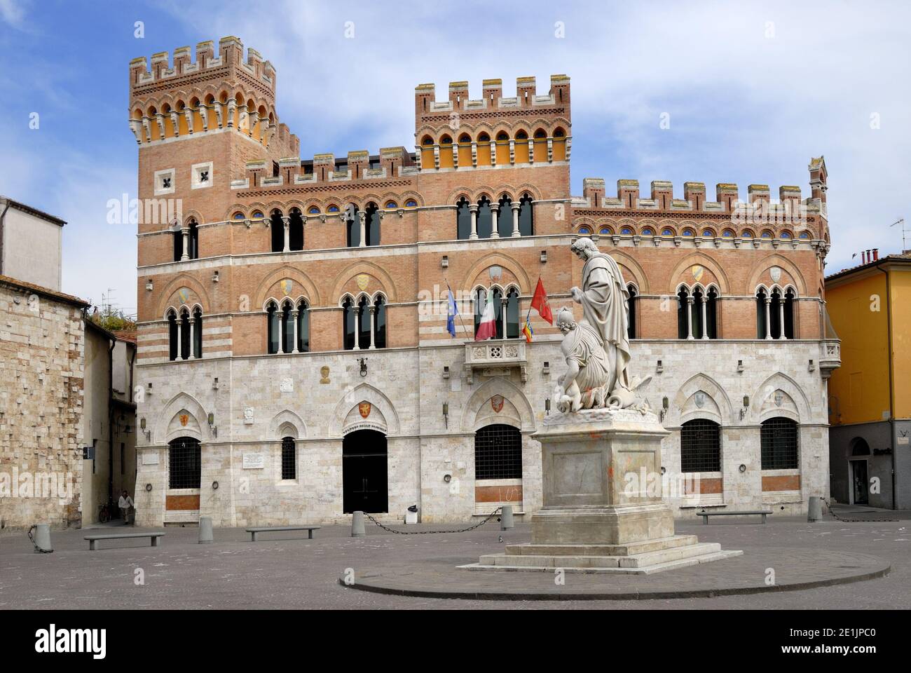 Grosseto, Tuscany, Italy. Piazza Dante. Palazzo della Provincia. Statue ...
