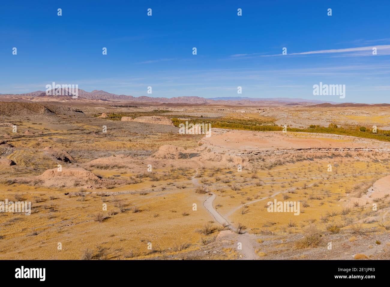 Beautiful landscape along the famous White Owl Canyon trail at Lake ...