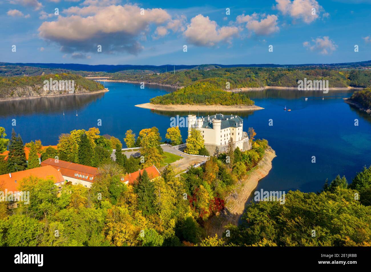 Aerial view chateau Orlik, above Orlik reservoir in beautiful autumn ...