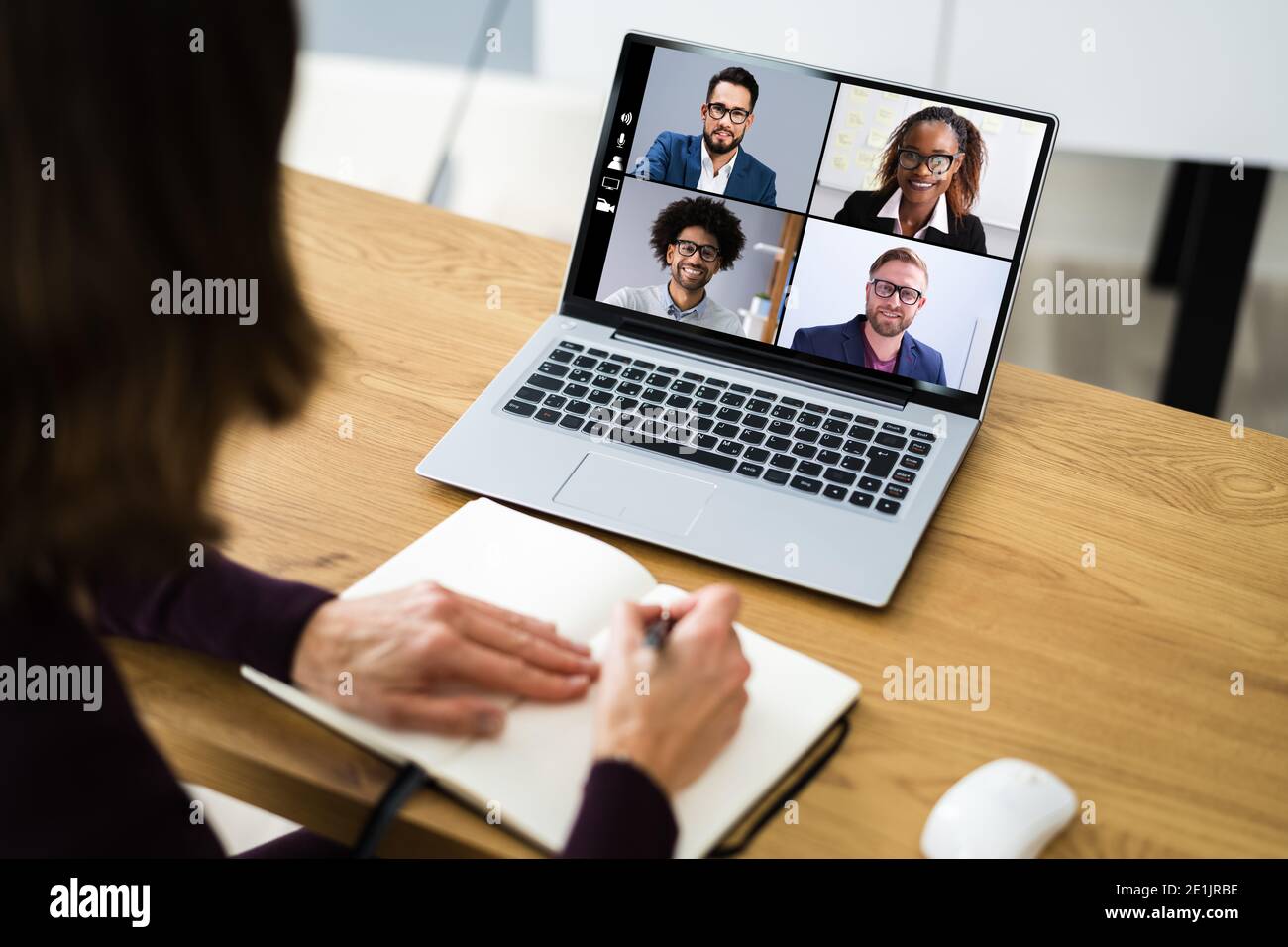 Webinar screen writing hi-res stock photography and images - Alamy