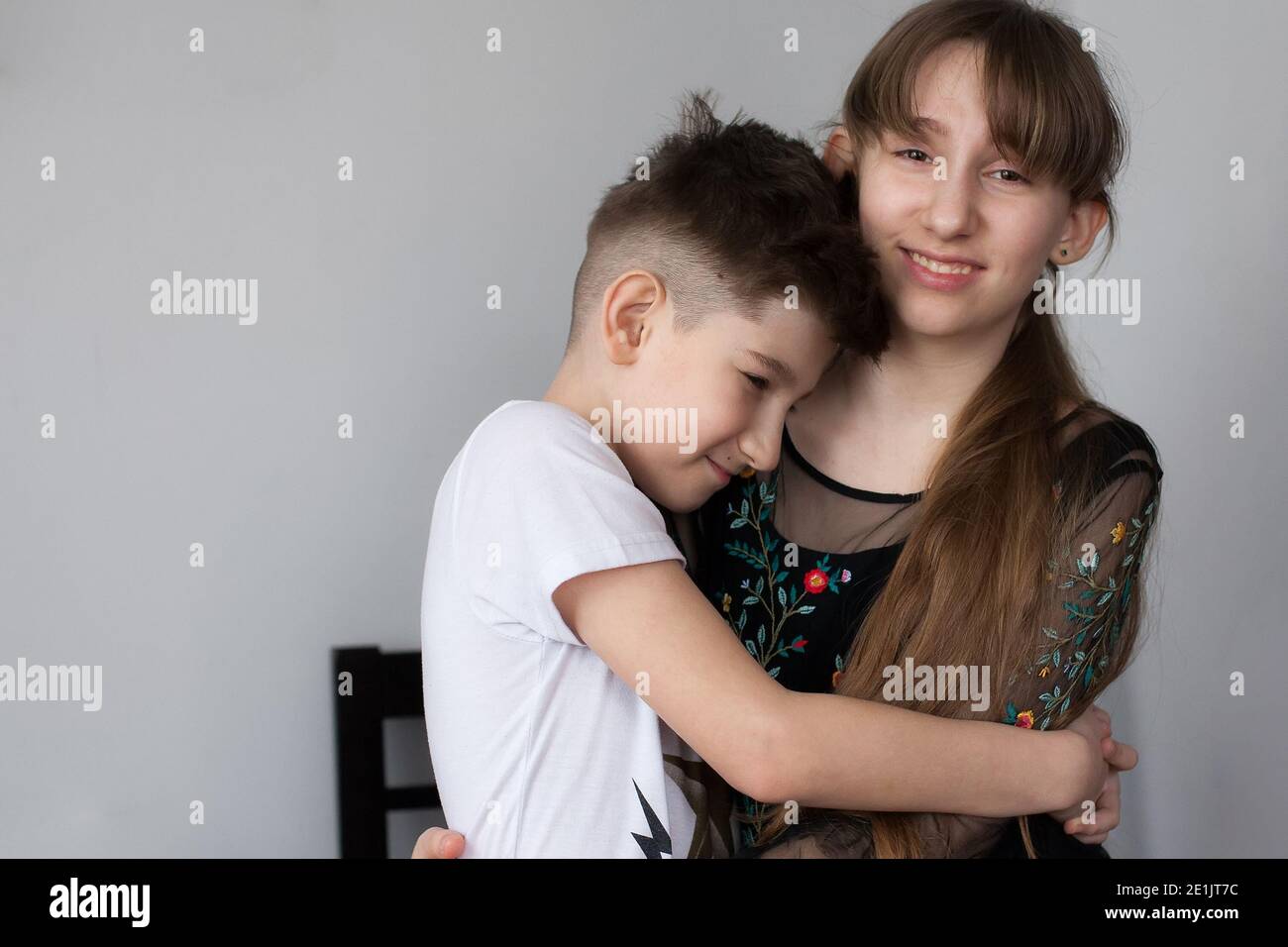 Brother sister embrace hi-res stock photography and images - Alamy