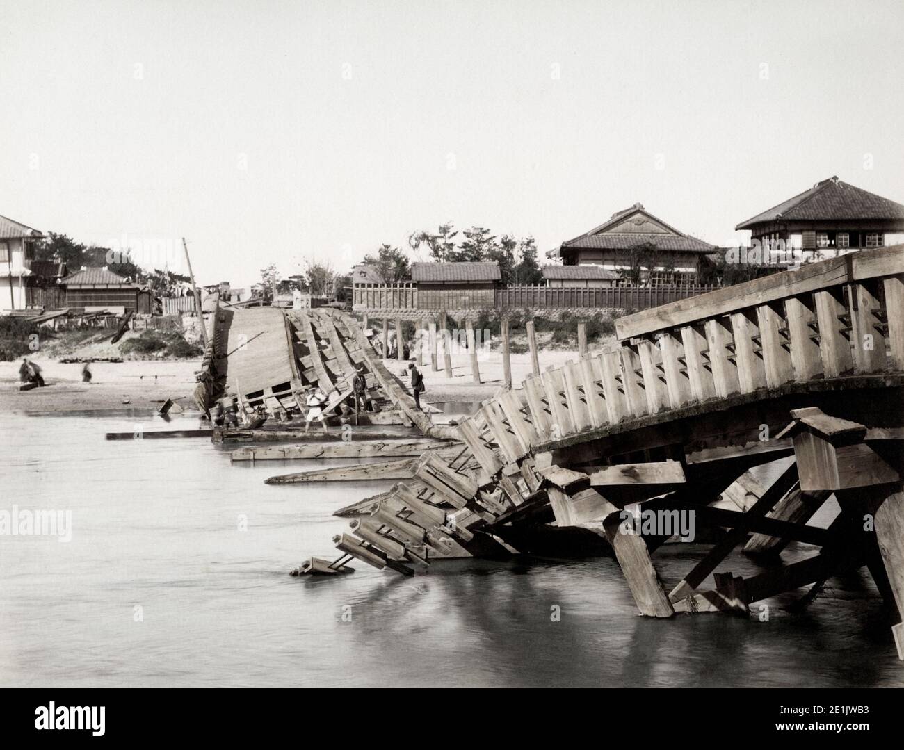 Earthquake damage bridge hi-res stock photography and images - Alamy