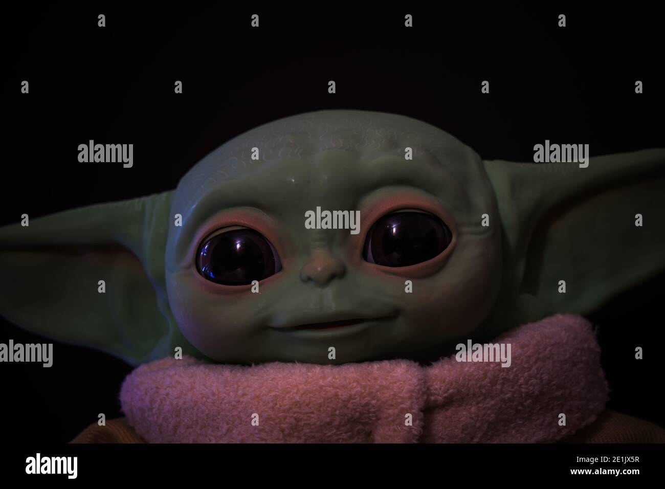 Baby yoda from mandalorian hi-res stock photography and images - Alamy