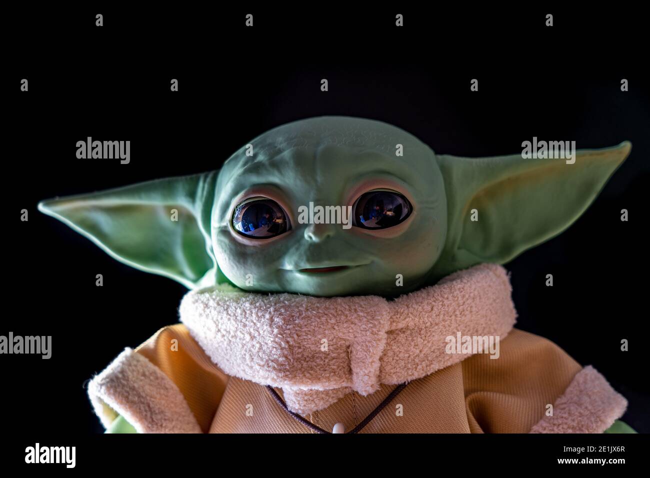 Baby yoda from mandalorian hi-res stock photography and images - Alamy