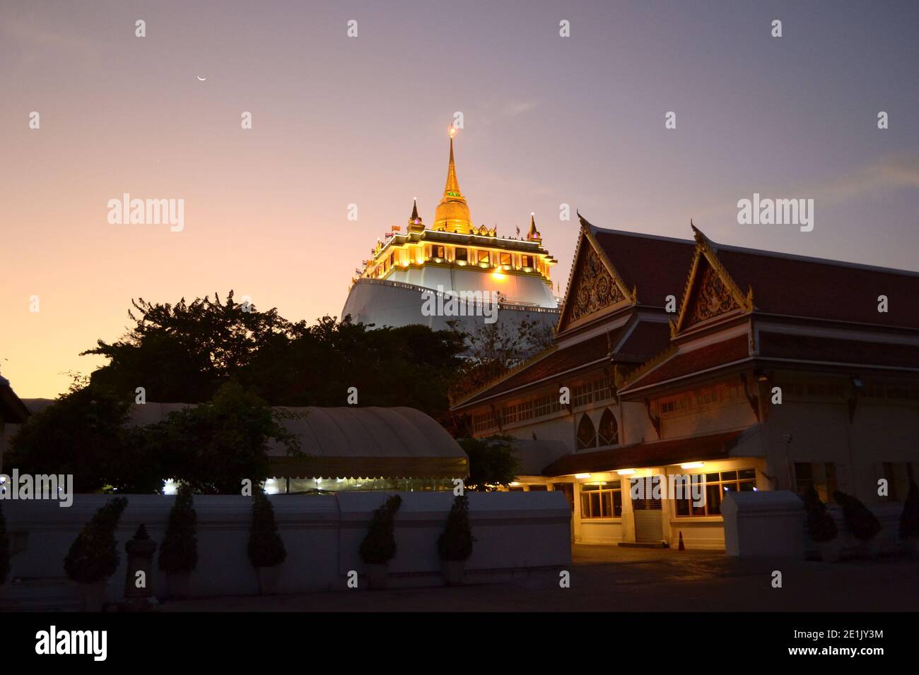 Golden mount temple bangkok hi-res stock photography and images - Alamy