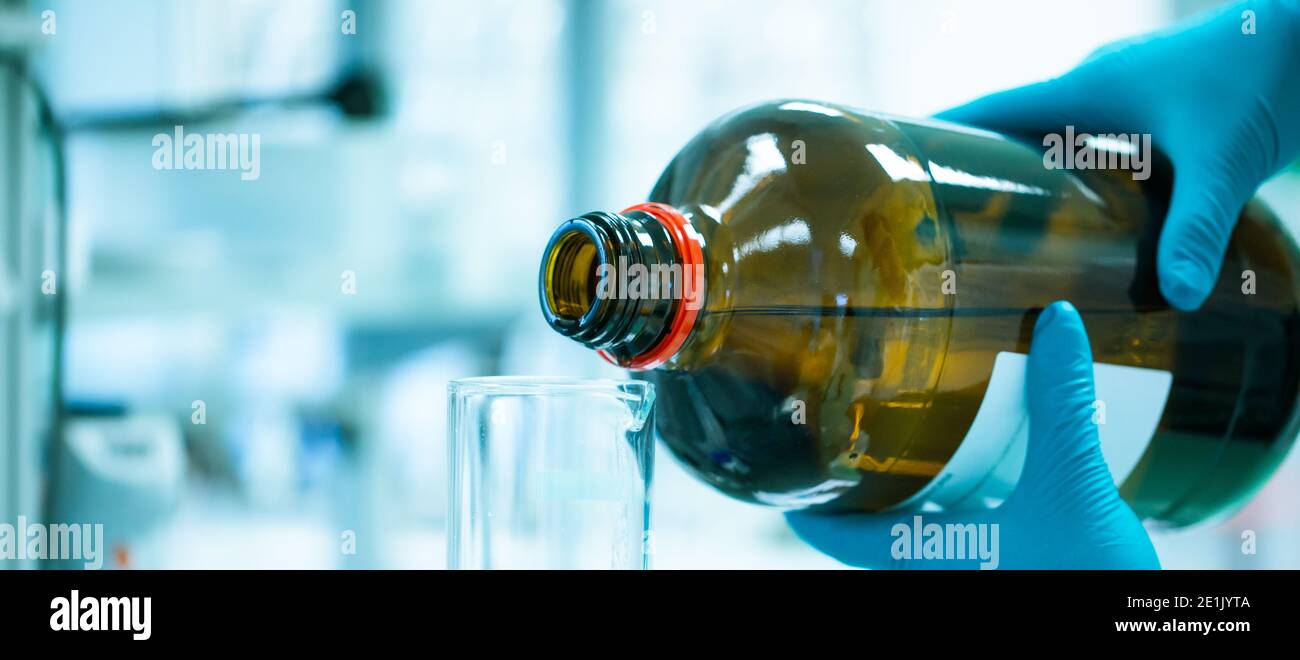 Chemist drug manufacture hi-res stock photography and images - Alamy