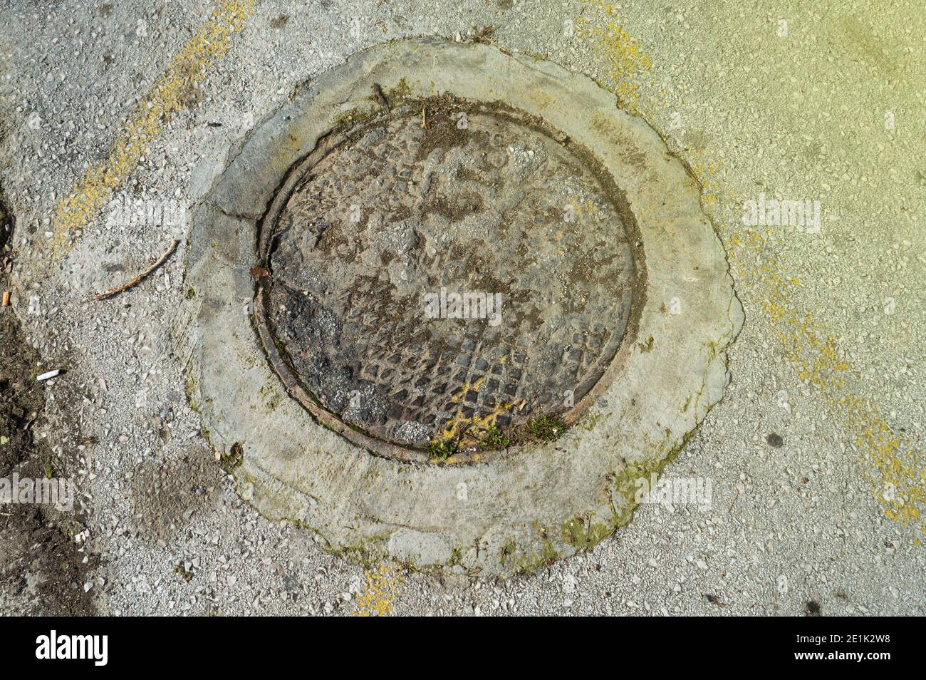 Manhole cover athens hi-res stock photography and images - Alamy