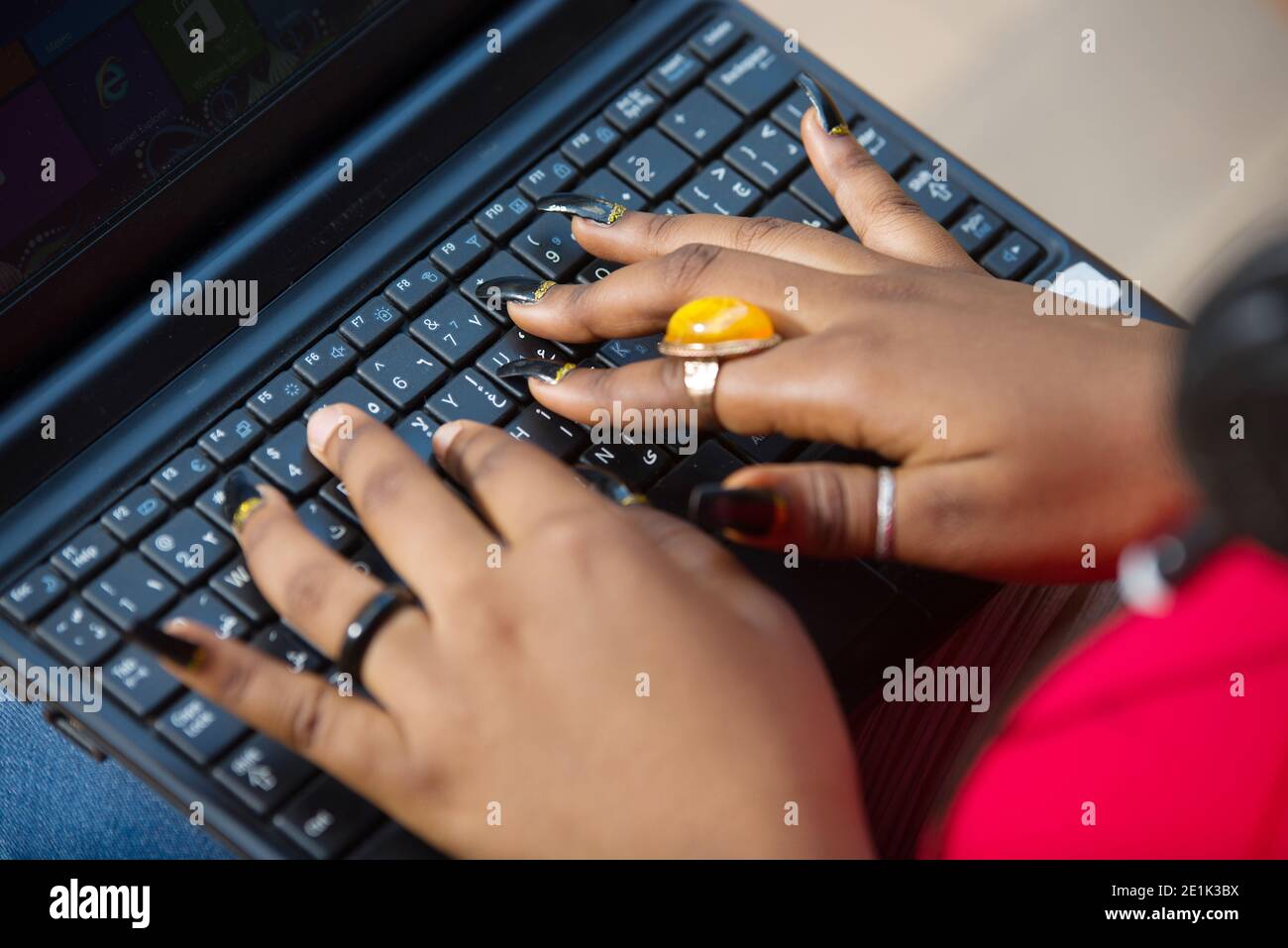 Hands computer keyboards hi-res stock photography and images - Alamy