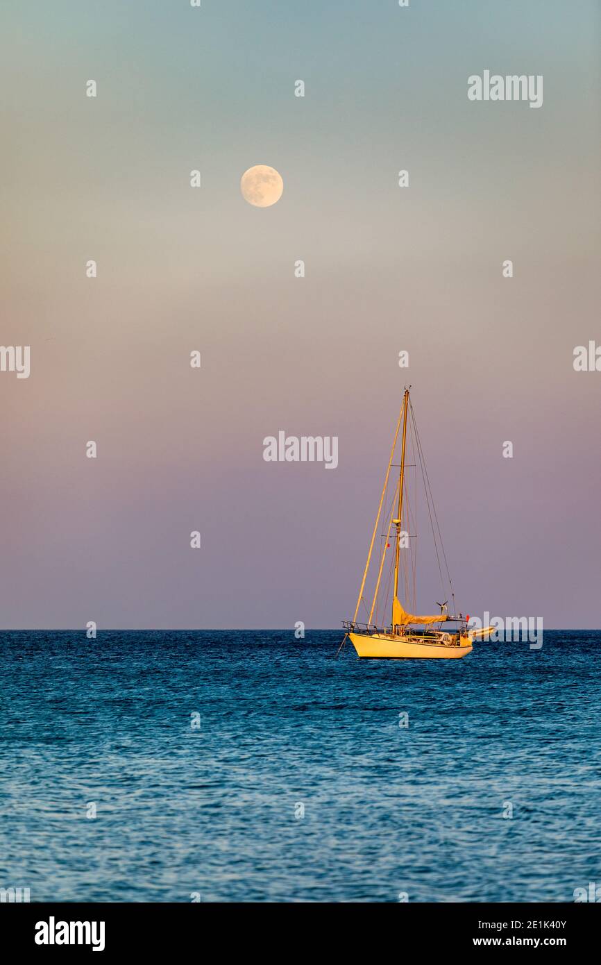Moon raising hi-res stock photography and images - Alamy