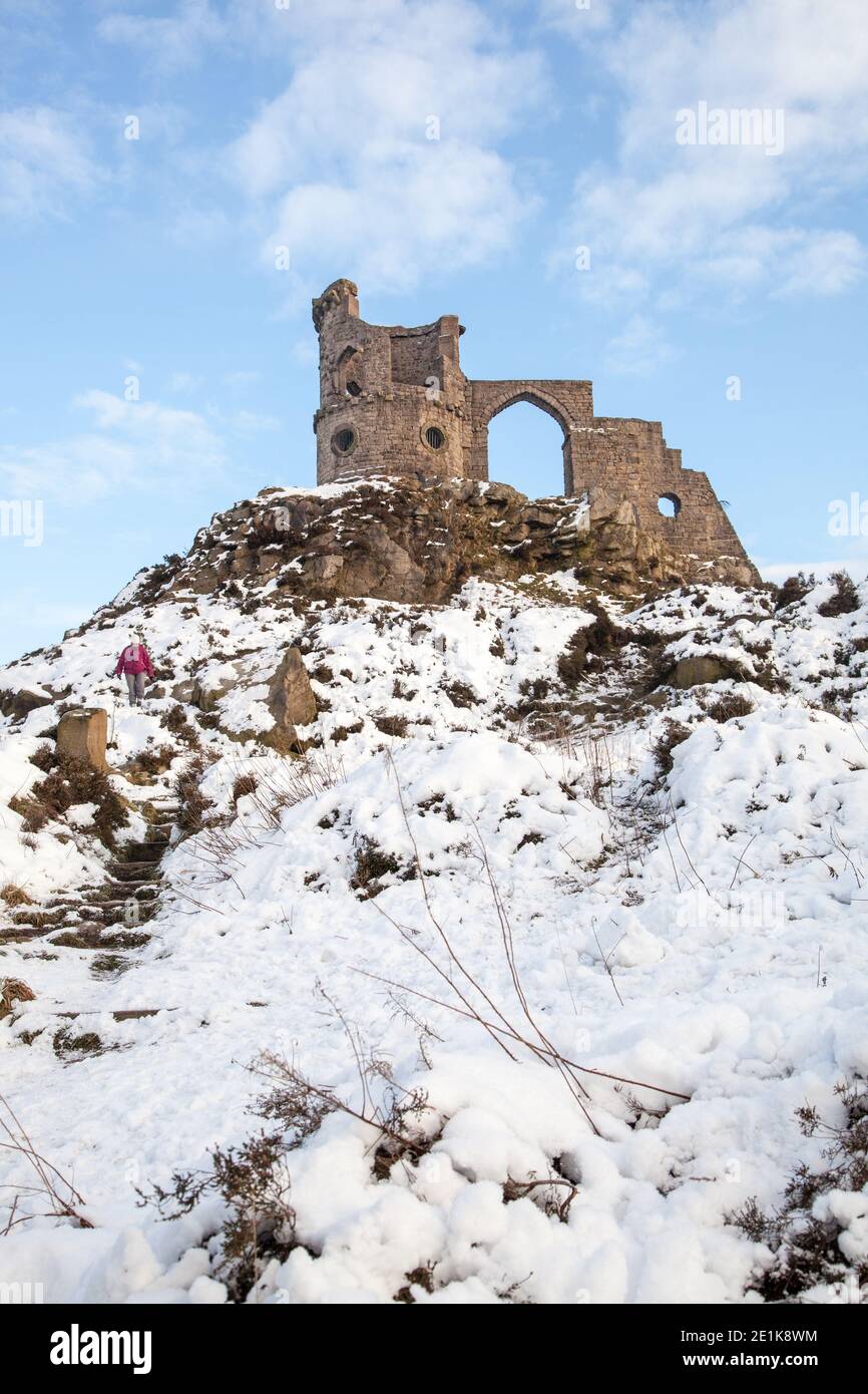 Mow Cop castle, the folly of a ruined castle in snow during winter ...