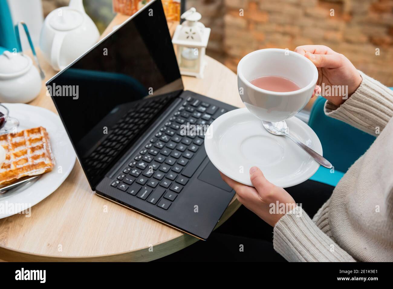 Coffee laptop girl office hi-res stock photography and images - Alamy