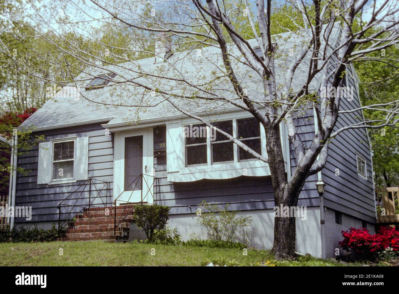 Modest neighborhood hi-res stock photography and images - Alamy