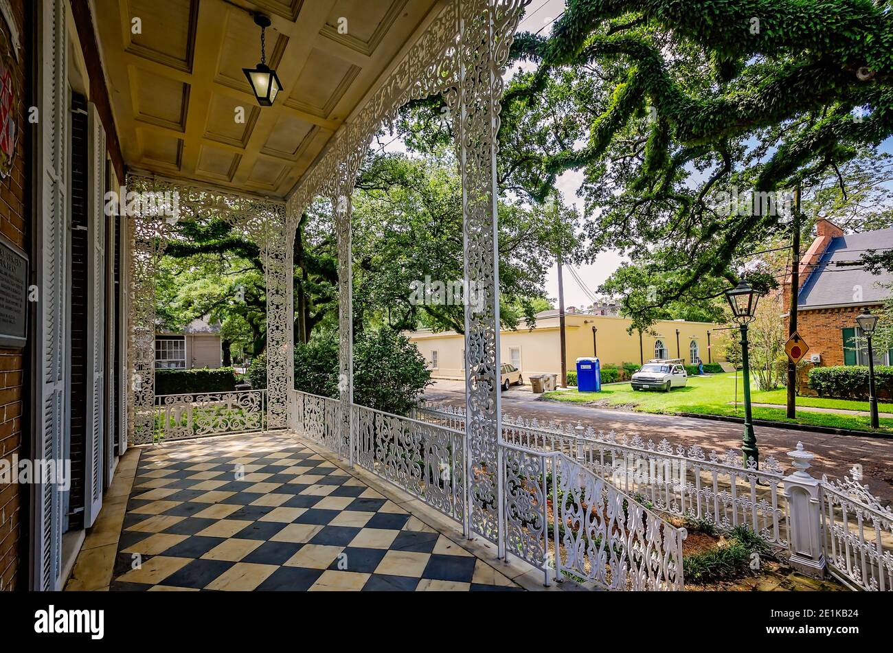 Cast iron porch railing hi-res stock photography and images - Alamy