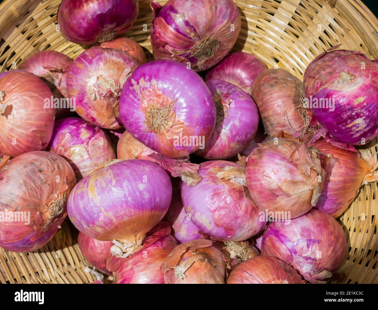 Dry onion hi-res stock photography and images - Alamy