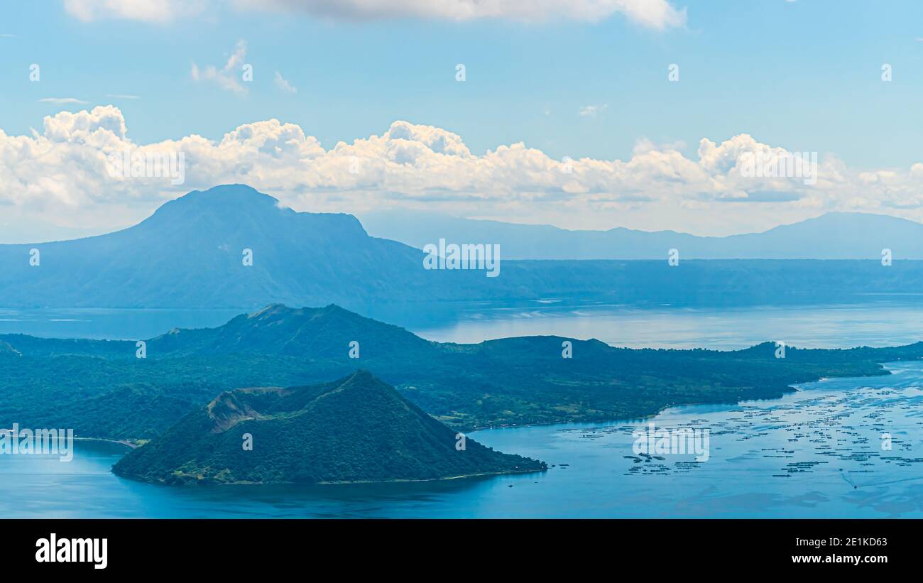 Taal volcano eruption philippines hi-res stock photography and images ...