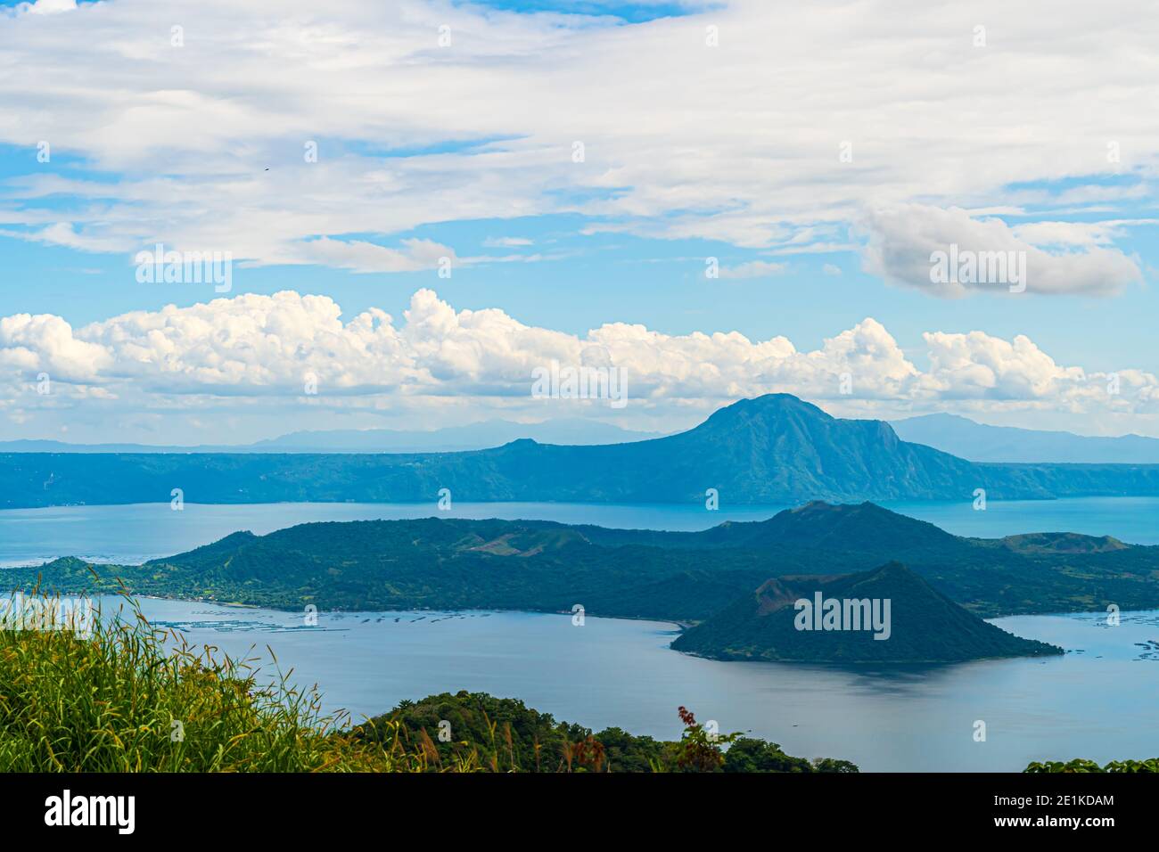 Taal volcano eruption philippines hi-res stock photography and images ...