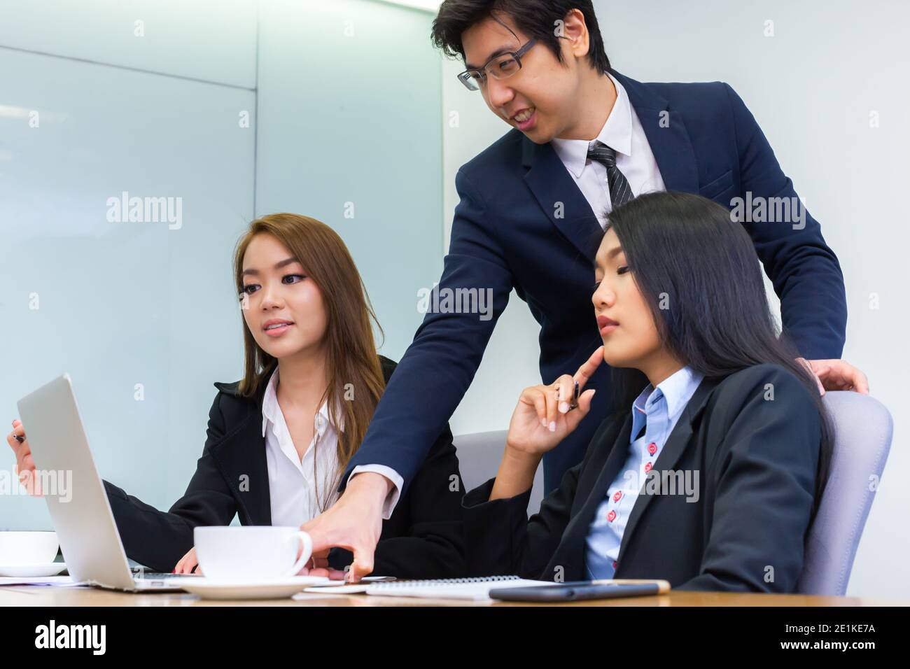 people make discussion in meeting room Stock Photo - Alamy