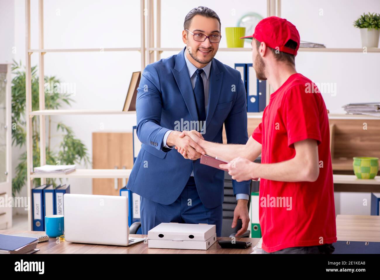 Man delivering pizza to the office Stock Photo - Alamy