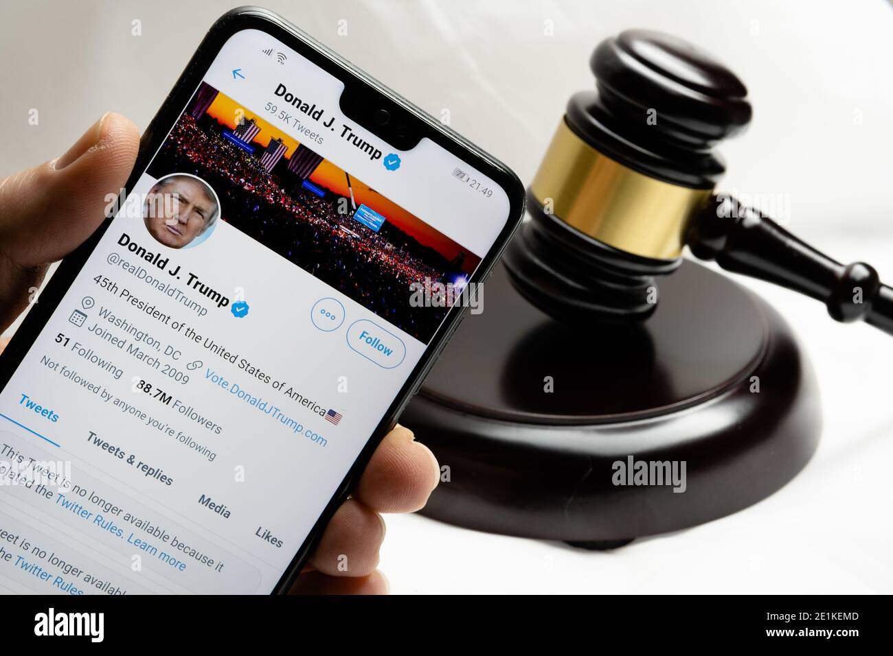 Donald Trump's Twitter account and his last tweets about violence in ...