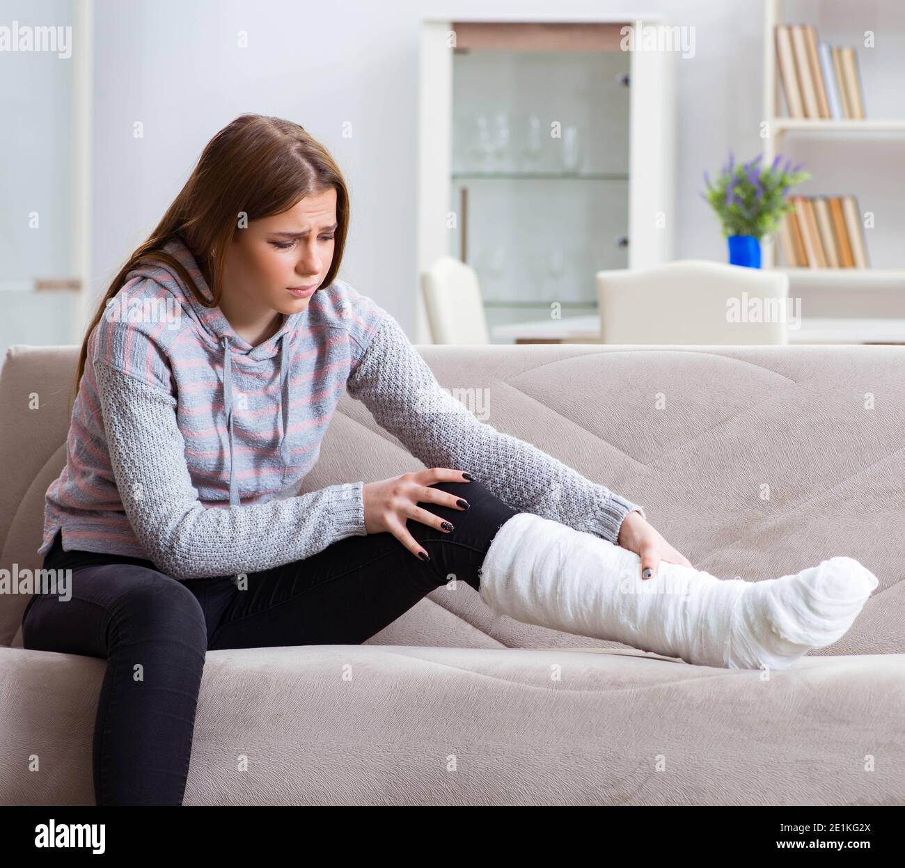 The young woman with broken leg at home Stock Photo - Alamy