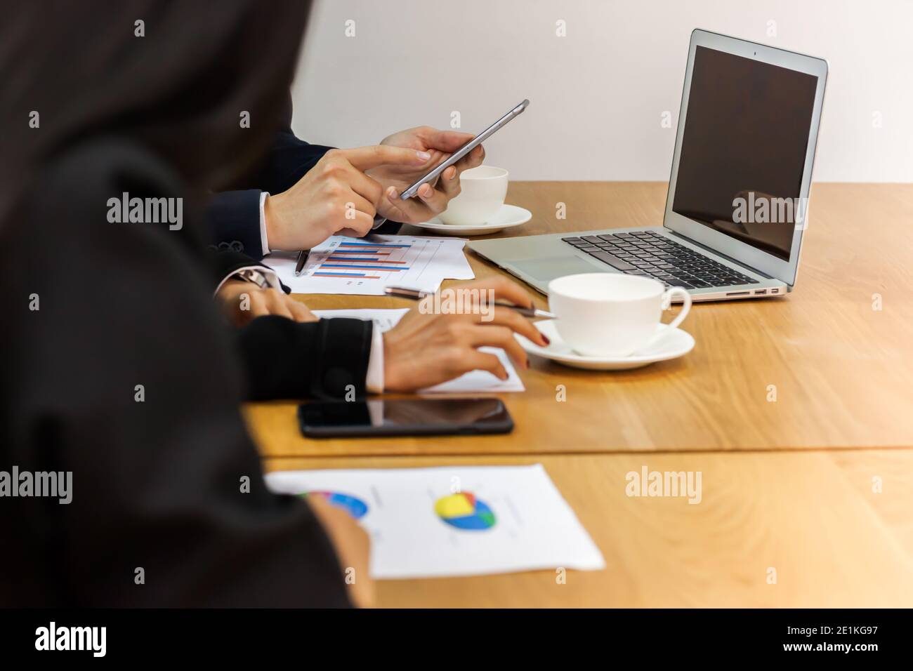 Trader woman typing on laptop hi-res stock photography and images - Alamy