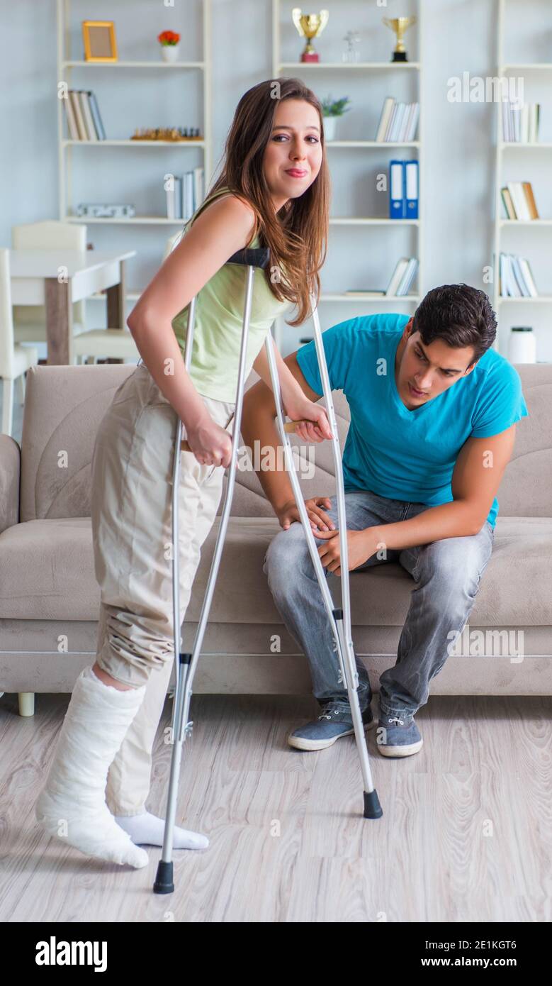 The husband man supporting injured wife Stock Photo - Alamy