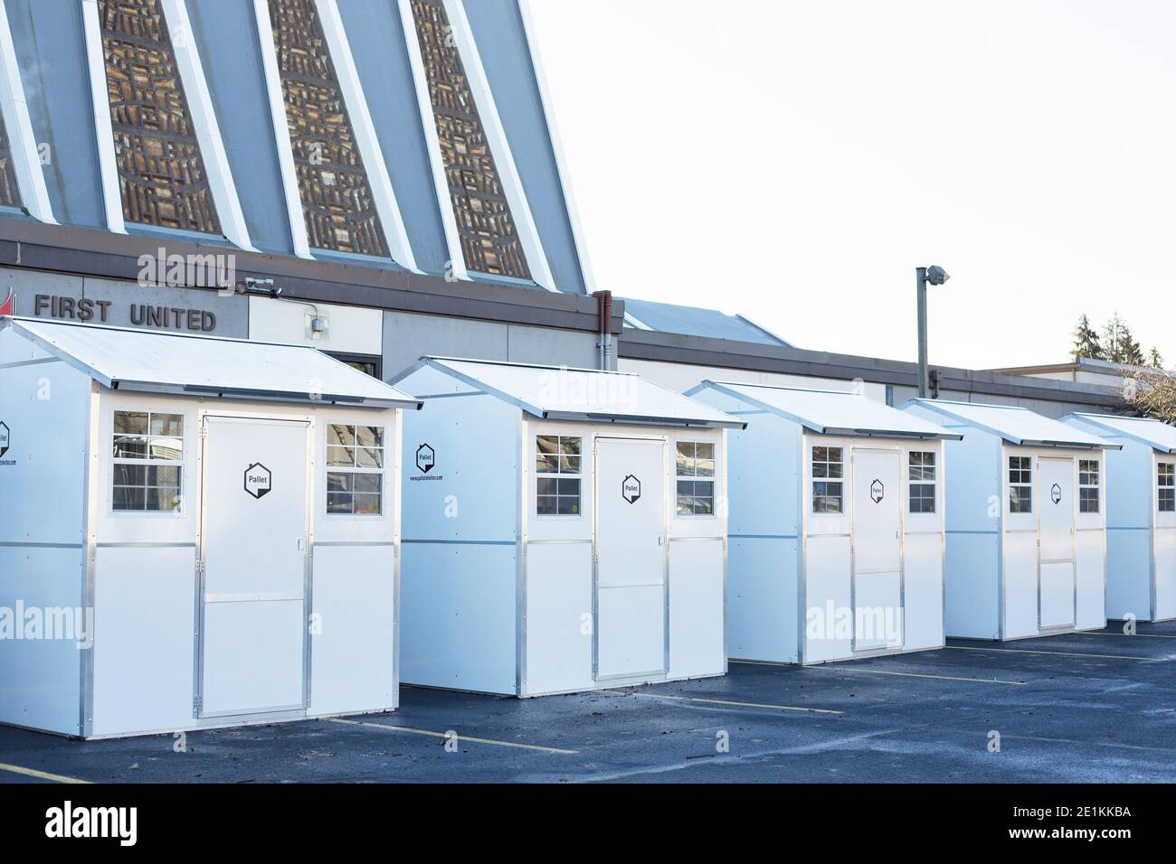 Pallet homeless shelters, in Eugene, Oregon, USA Stock Photo - Alamy