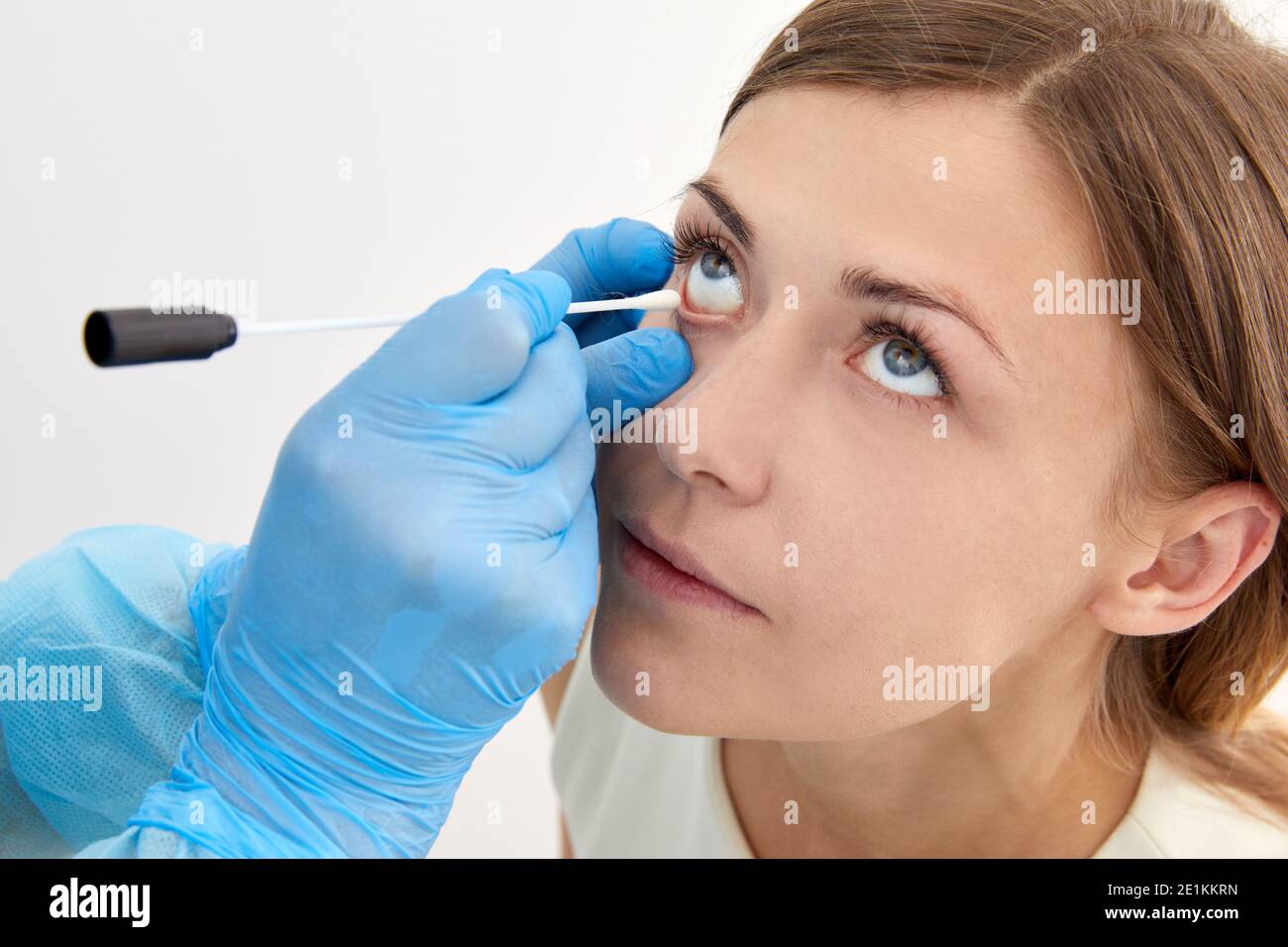 Doctor taking sample with swab from the eye Stock Photo - Alamy