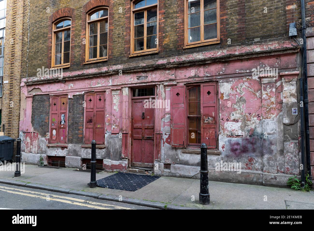 Urban artworks around brick lane shoreditch hi-res stock photography ...