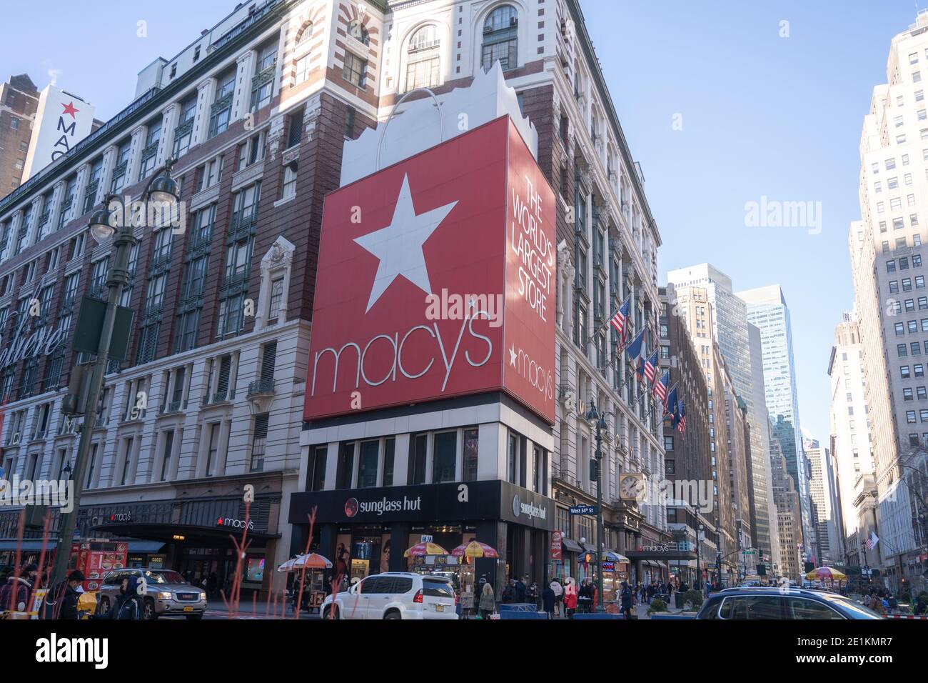 Macy's store 2021 hi-res stock photography and images - Alamy