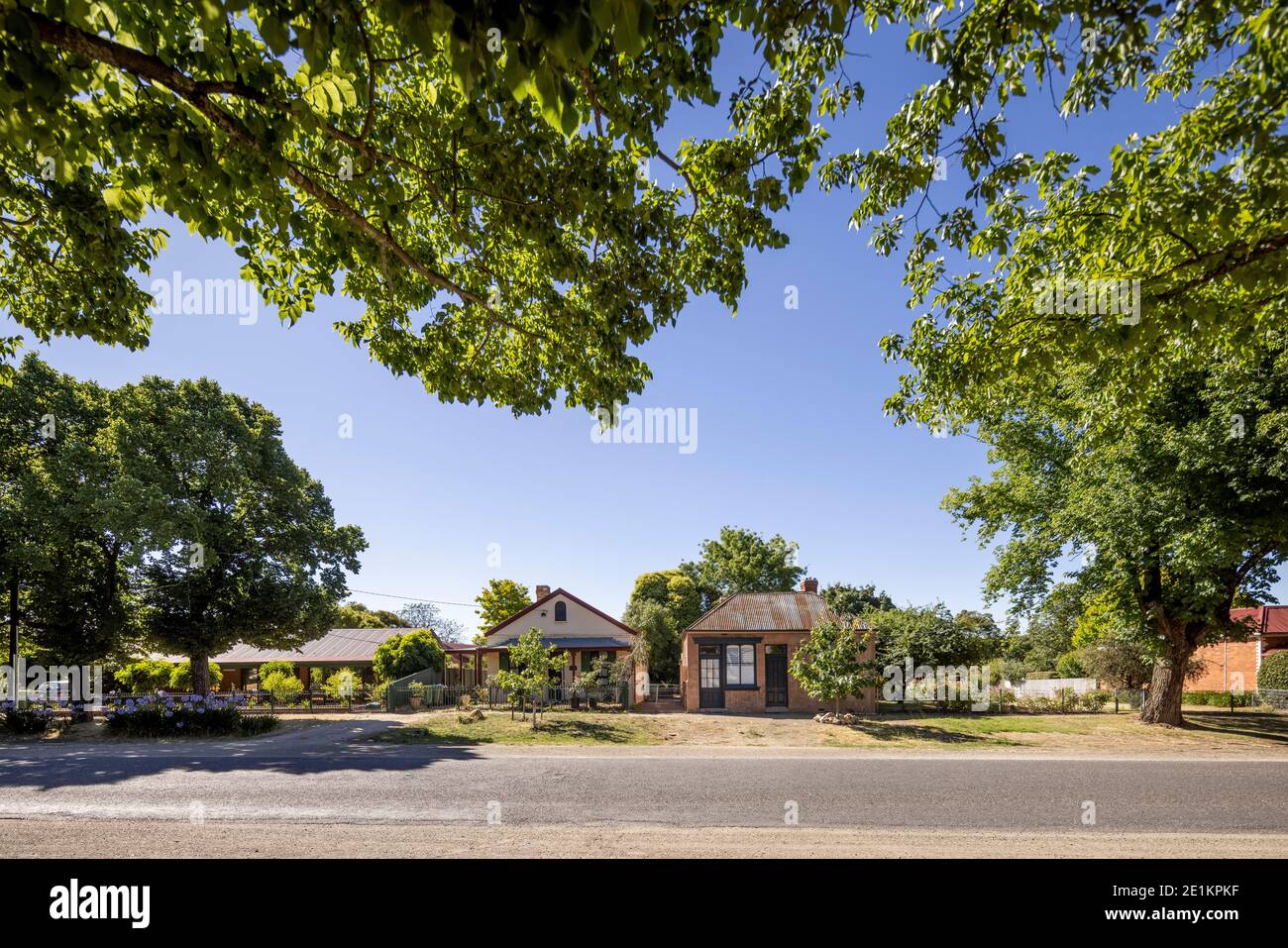 Leafy tree lined suburban street in Beechworth, Victoria, Australia ...