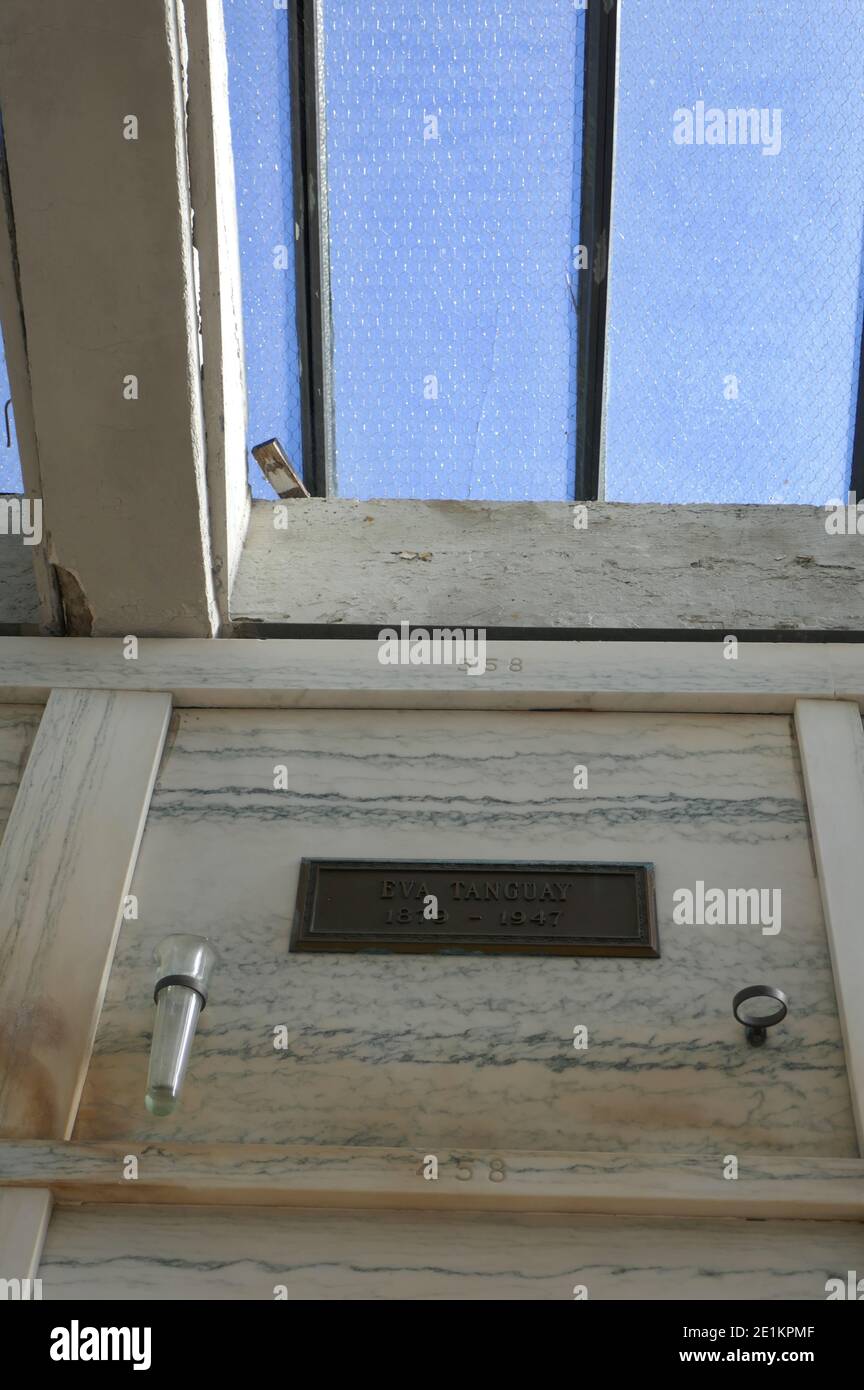 Eva la queen hi-res stock photography and images - Alamy