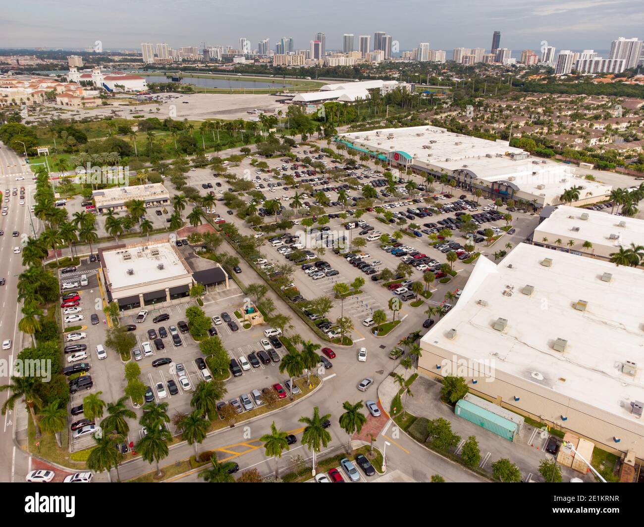 Full parking lot hi-res stock photography and images - Alamy