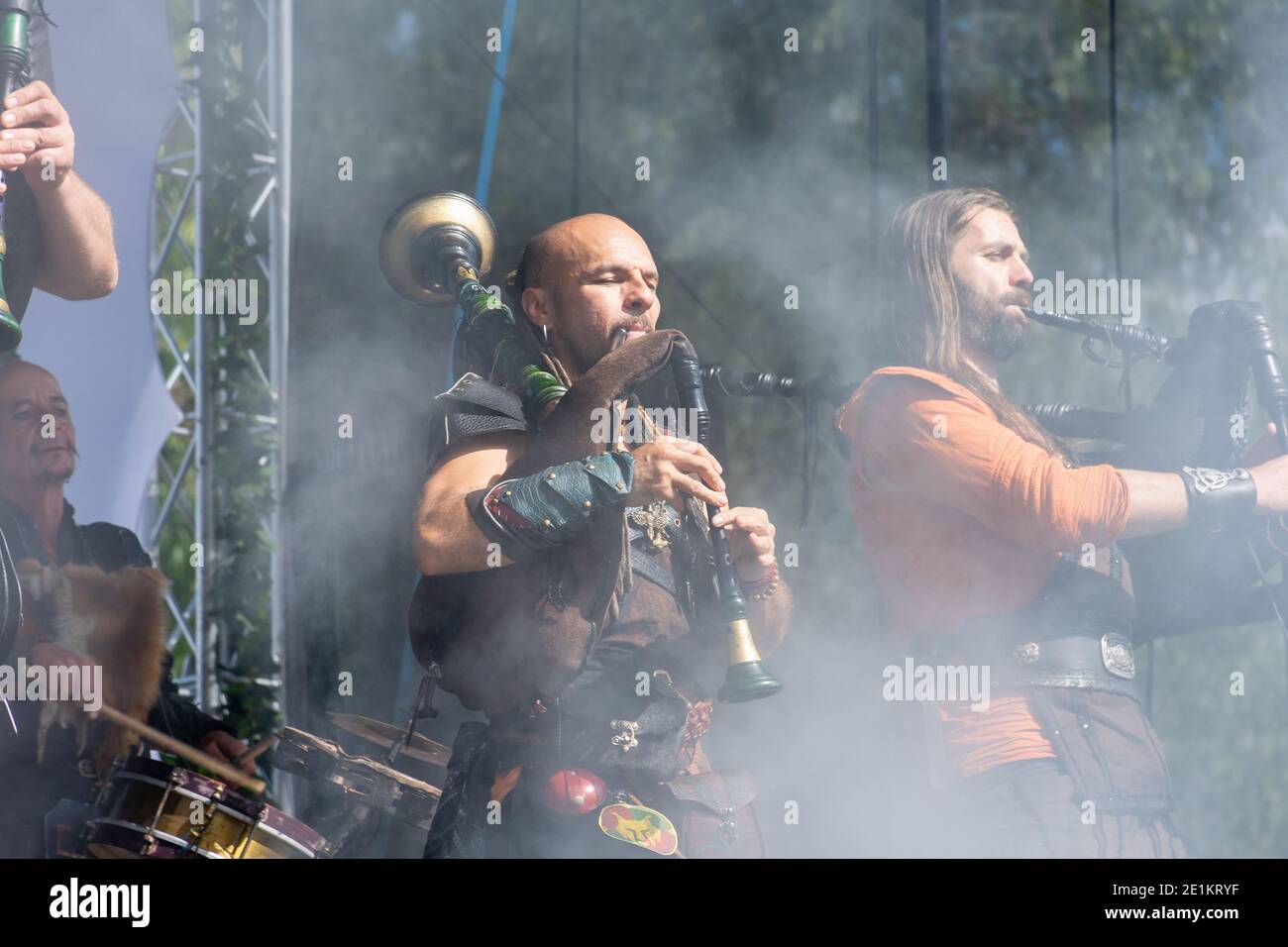 Medieval musicians hi-res stock photography and images - Alamy