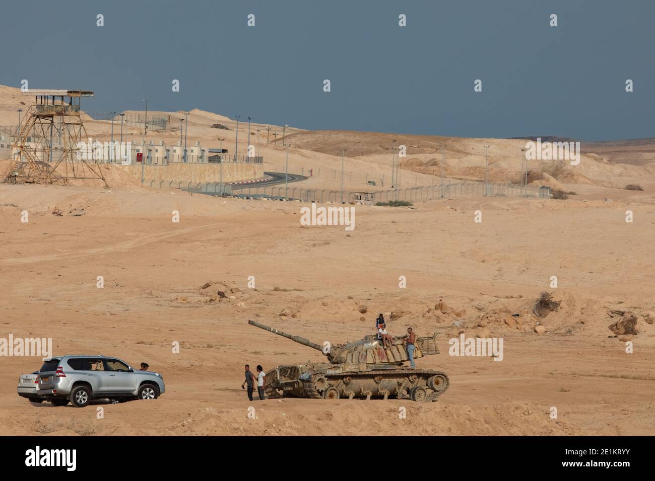 Abandoned tank desert landscape hi-res stock photography and images - Alamy