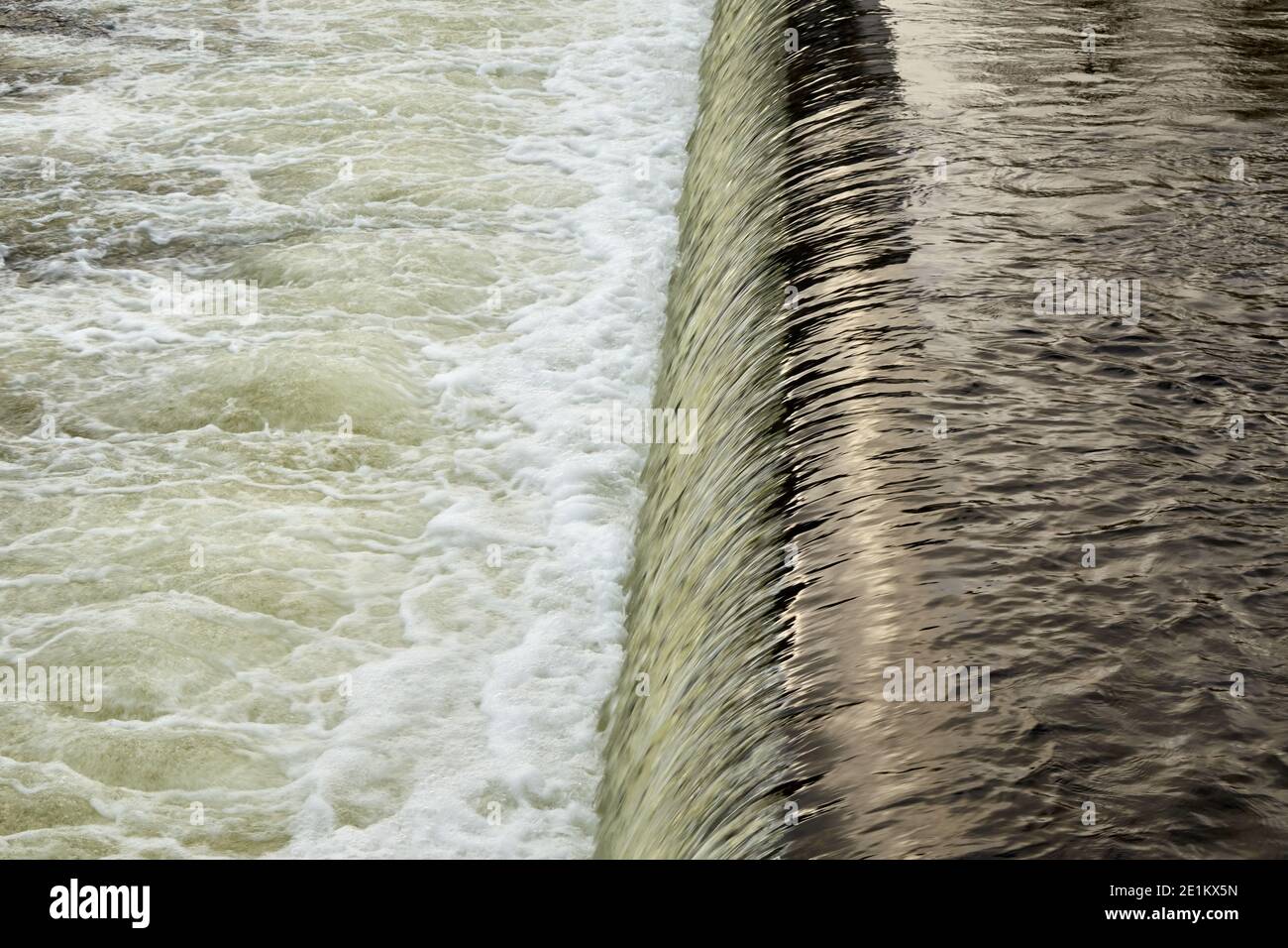 Closeup of water flowing over falls hi-res stock photography and images ...