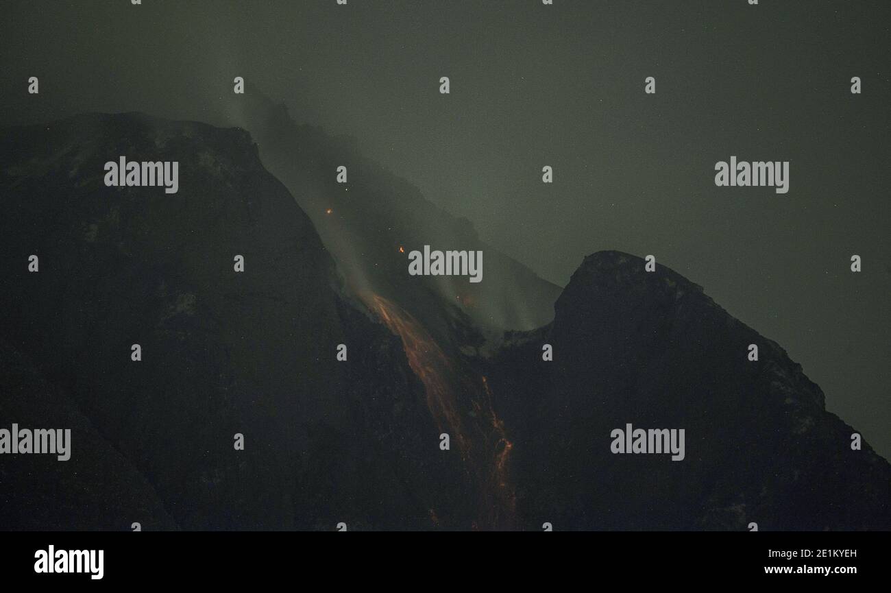 Karo, North Sumatra, Indonesia. 7th Jan 2021. Rockfall from Sinabung ...