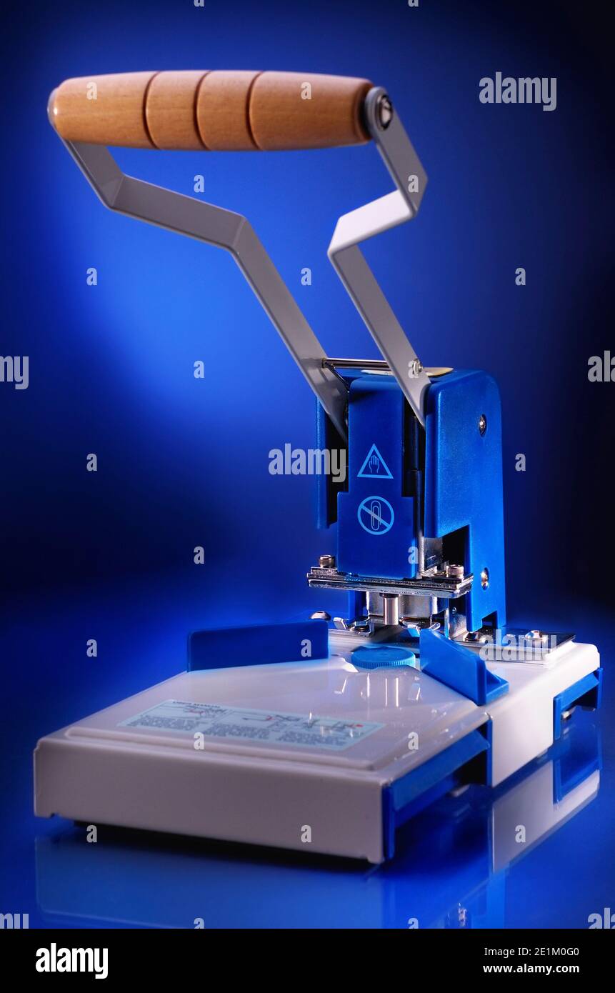 Guillotine blade hi-res stock photography and images - Alamy