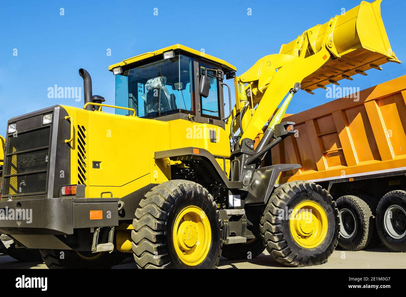 front loader loading the truck Stock Photo - Alamy
