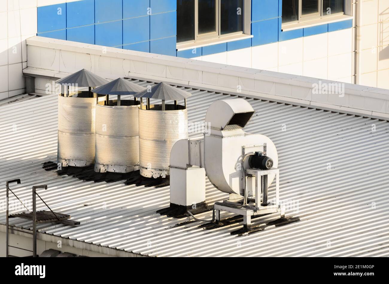 Rooftop air conditioner hi-res stock photography and images - Alamy
